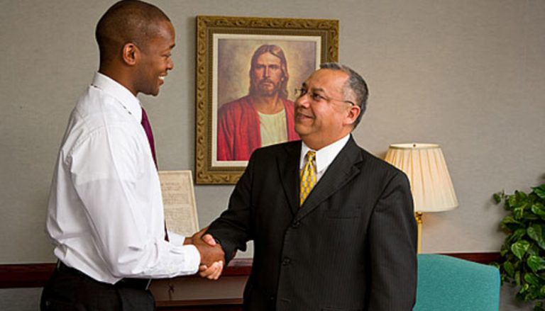 Todo lo que necesitas saber sobre un Obispo Mormón