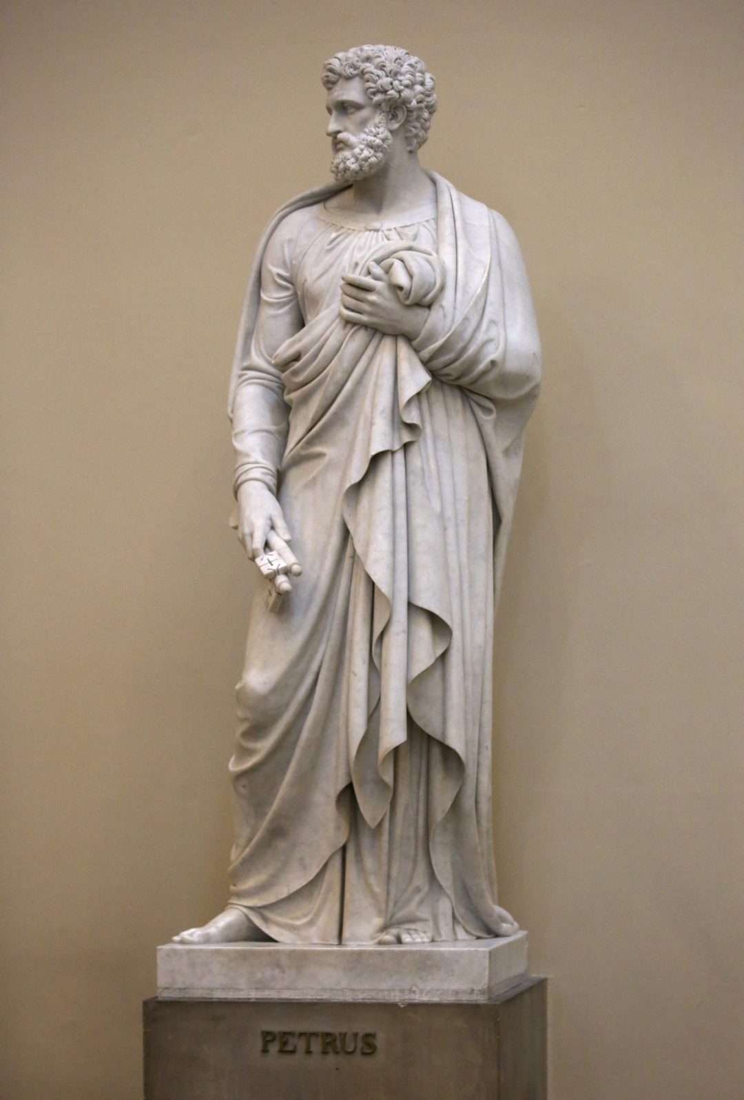 Descubre el simbolismo en las estatuas del Templo de Roma, Italia