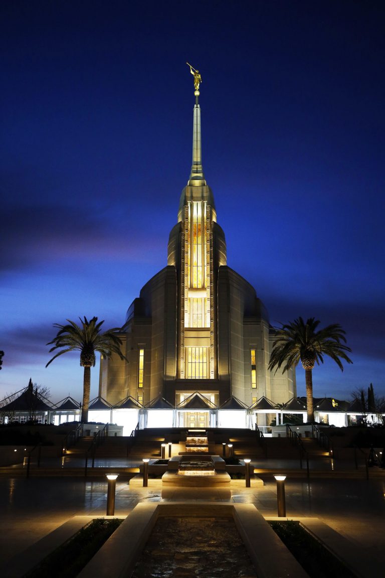 Un milagro: De un garaje al Templo de Roma, Italia