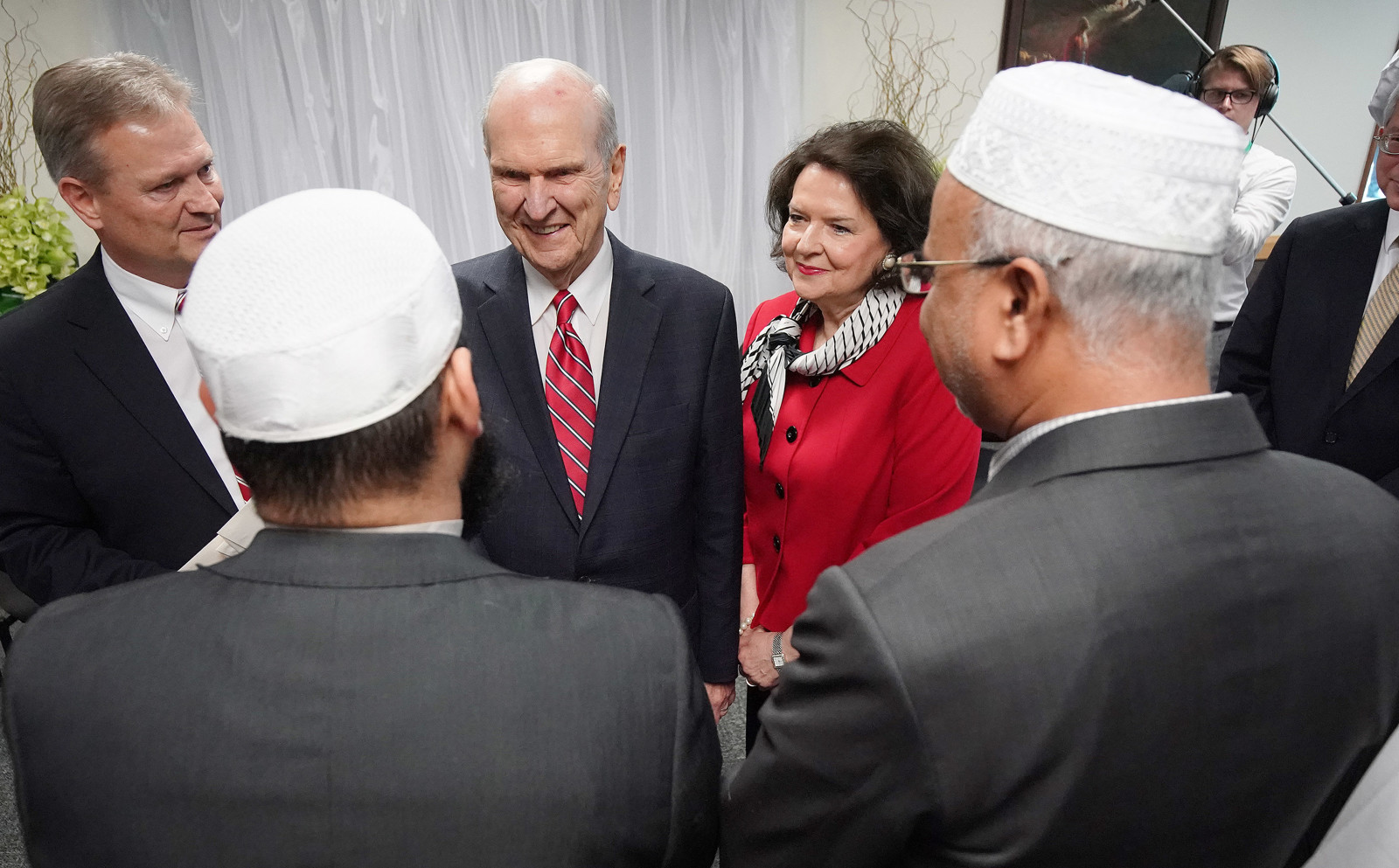 El presidente Nelson donó $ 100,000 a favor de los musulmanes