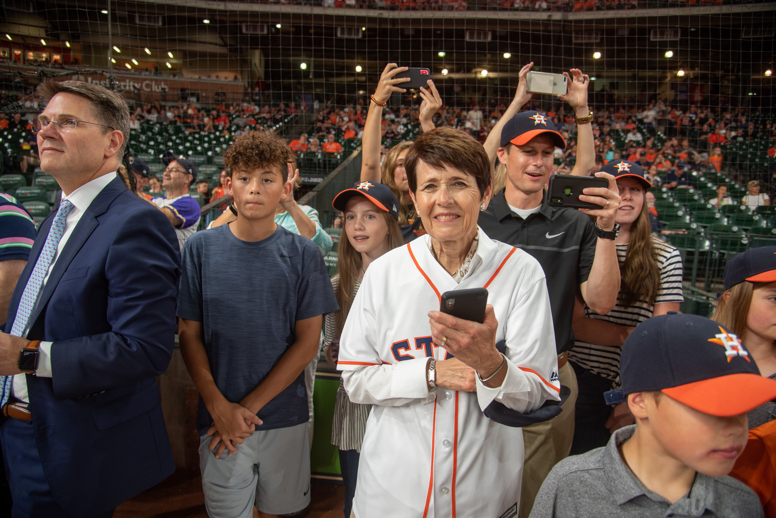 Elder Bednar realiza el primer lanzamiento en el juego de los Astros
