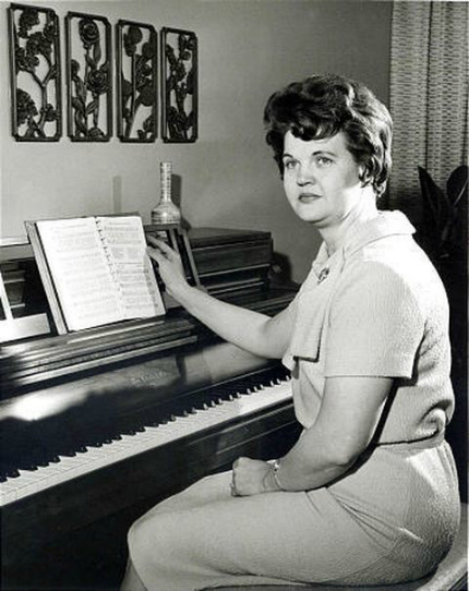 La hermosa e inusual historia de amor del presidente Monson