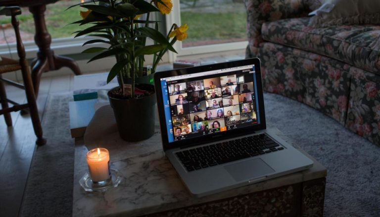 10 consejos prácticos para organizar un funeral por Zoom