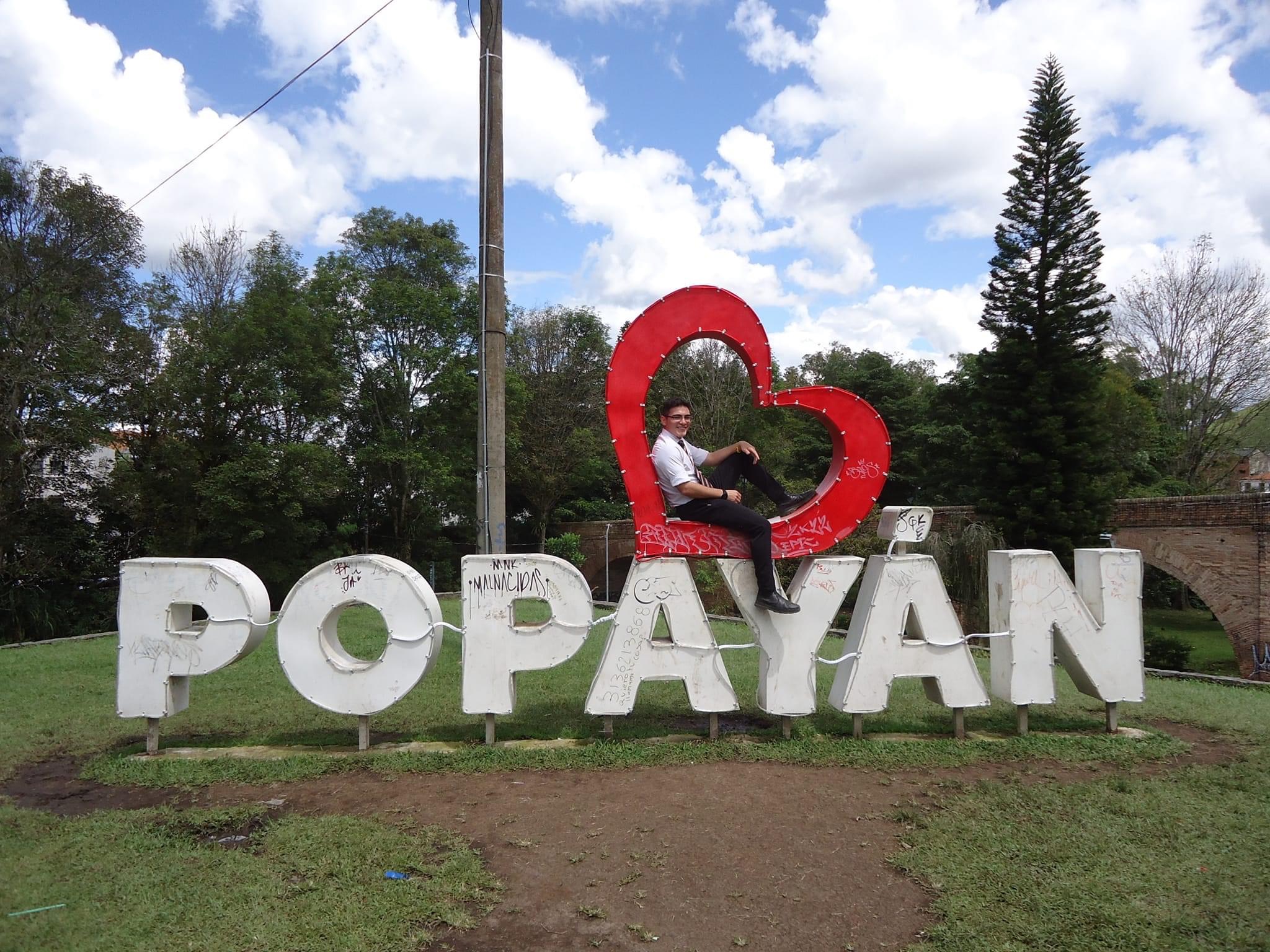 Misionero apuñalado en Colombia recobra la consciencia tras delicadas ...