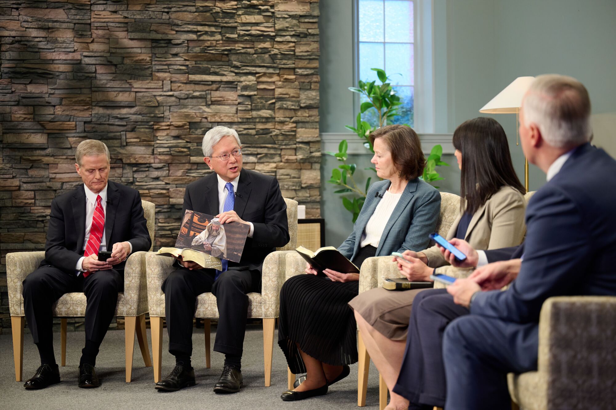 Élder Bednar y élder Gong dirigen capacitación mundial sobre el templo ...