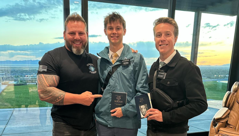 The Muscle: El influencer que comparte abiertamente su fe