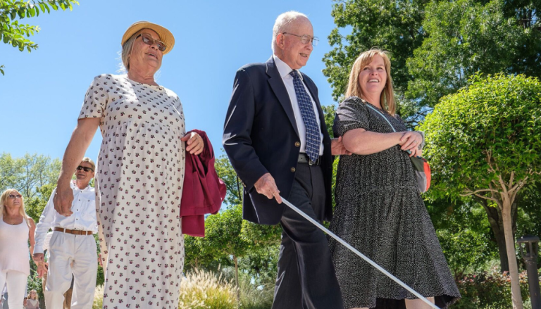 Personas invidentes realizan recorrido táctil por el interior del ...