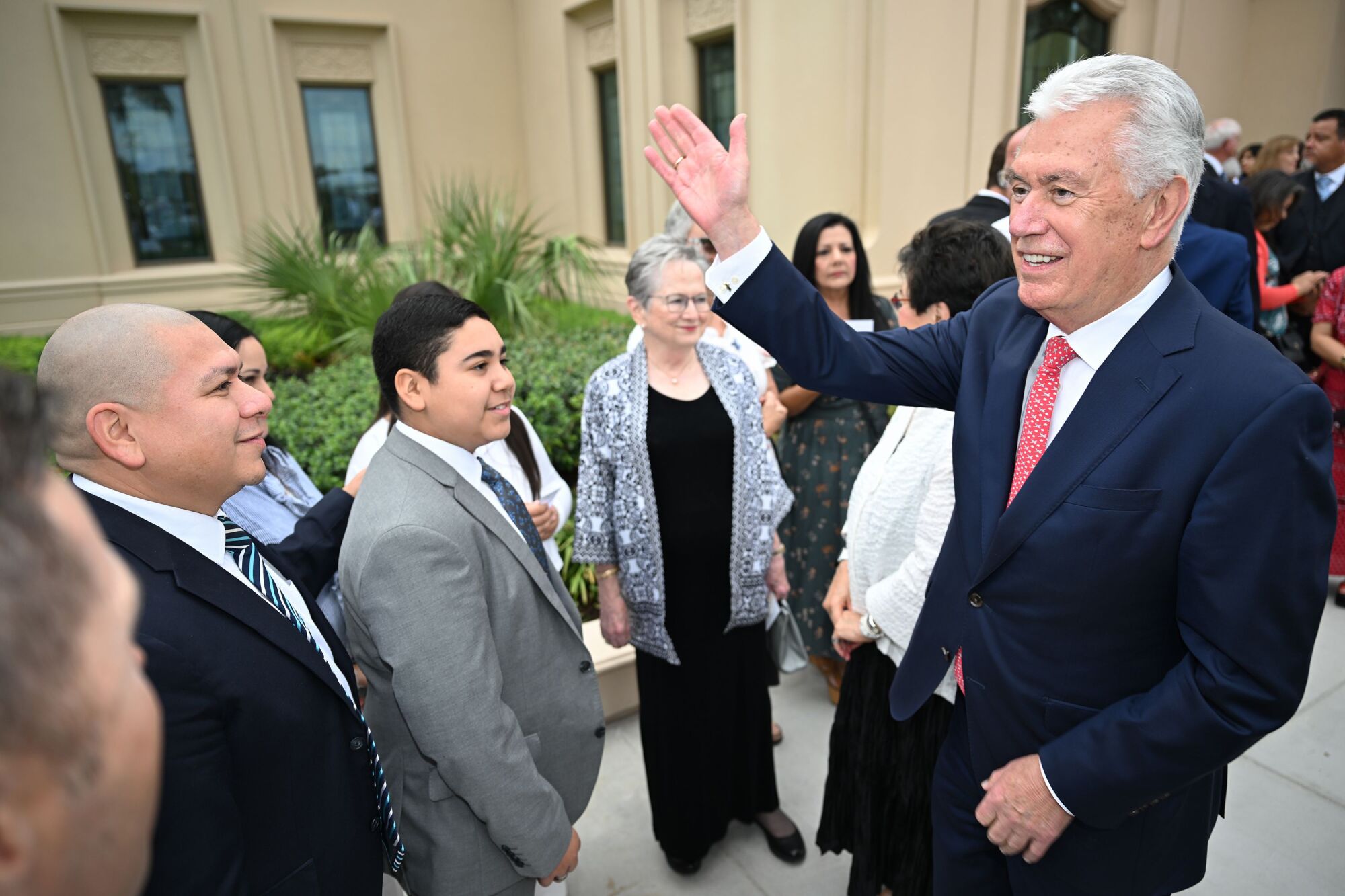 Símbolo de paz: Se dedica el Templo de McAllen cerca a la frontera de ...