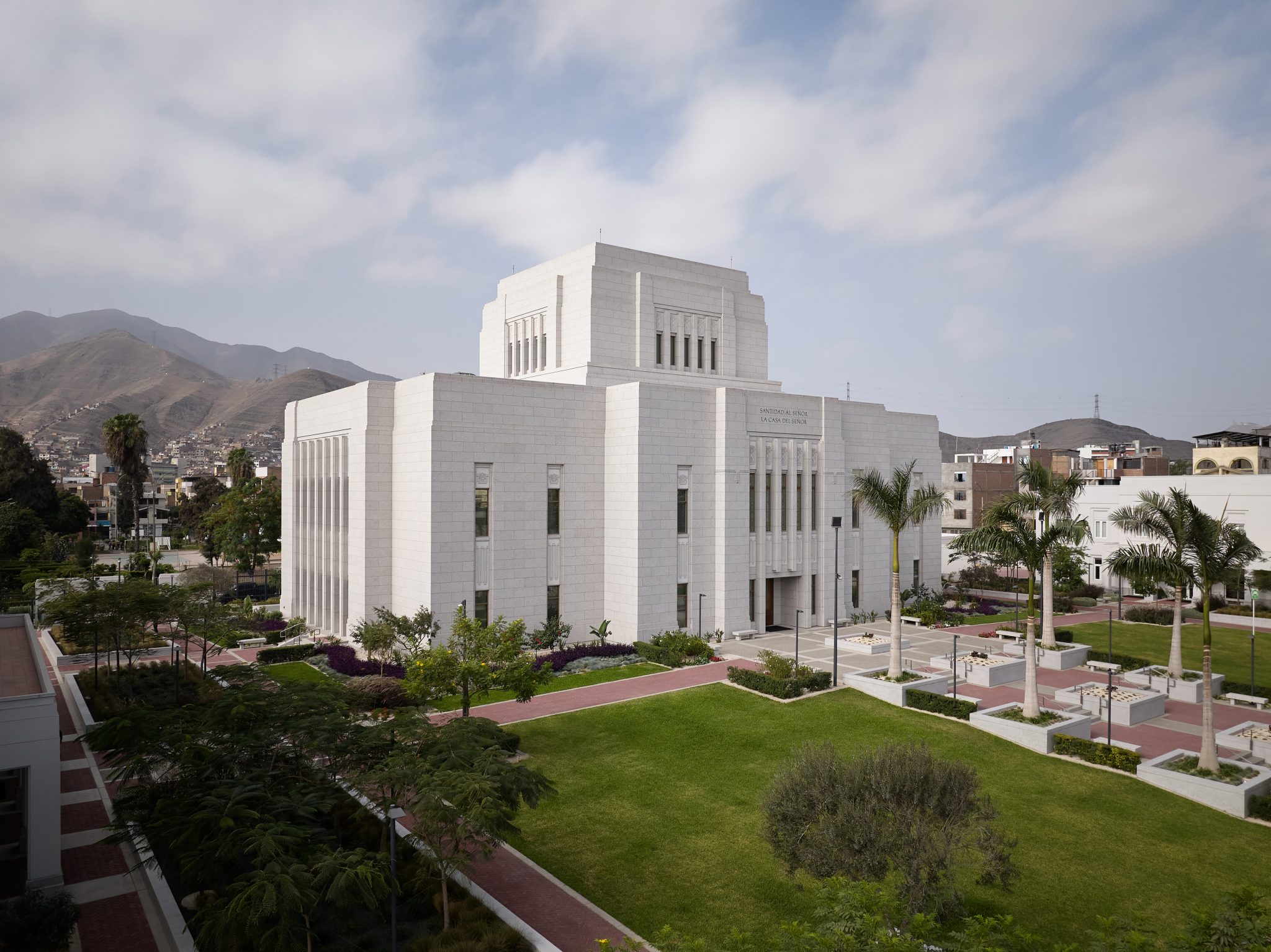 El Templo de Los Olivos en Lima, Perú abre sus puertas al público en ...