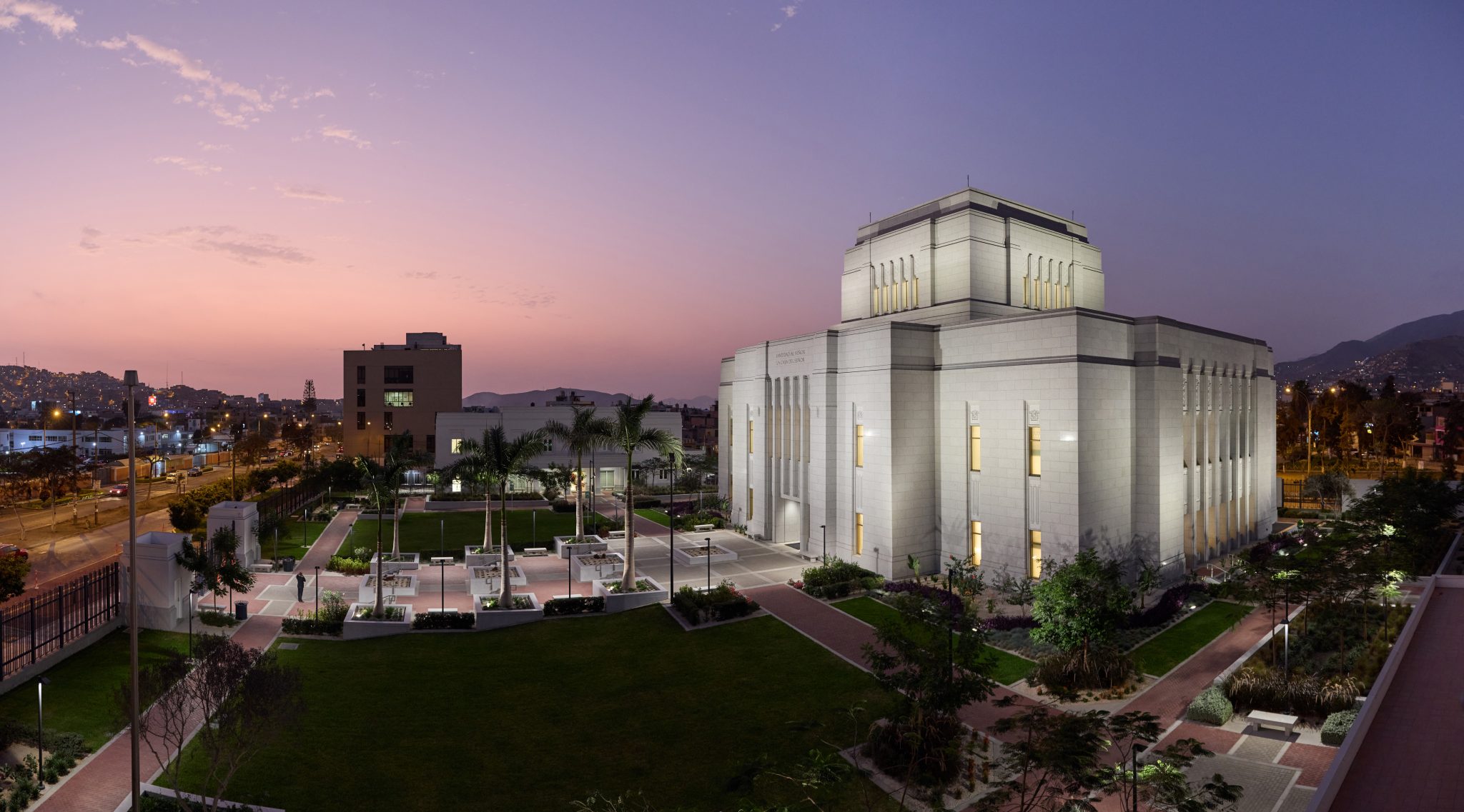 El Templo de Los Olivos en Lima, Perú abre sus puertas al público en ...