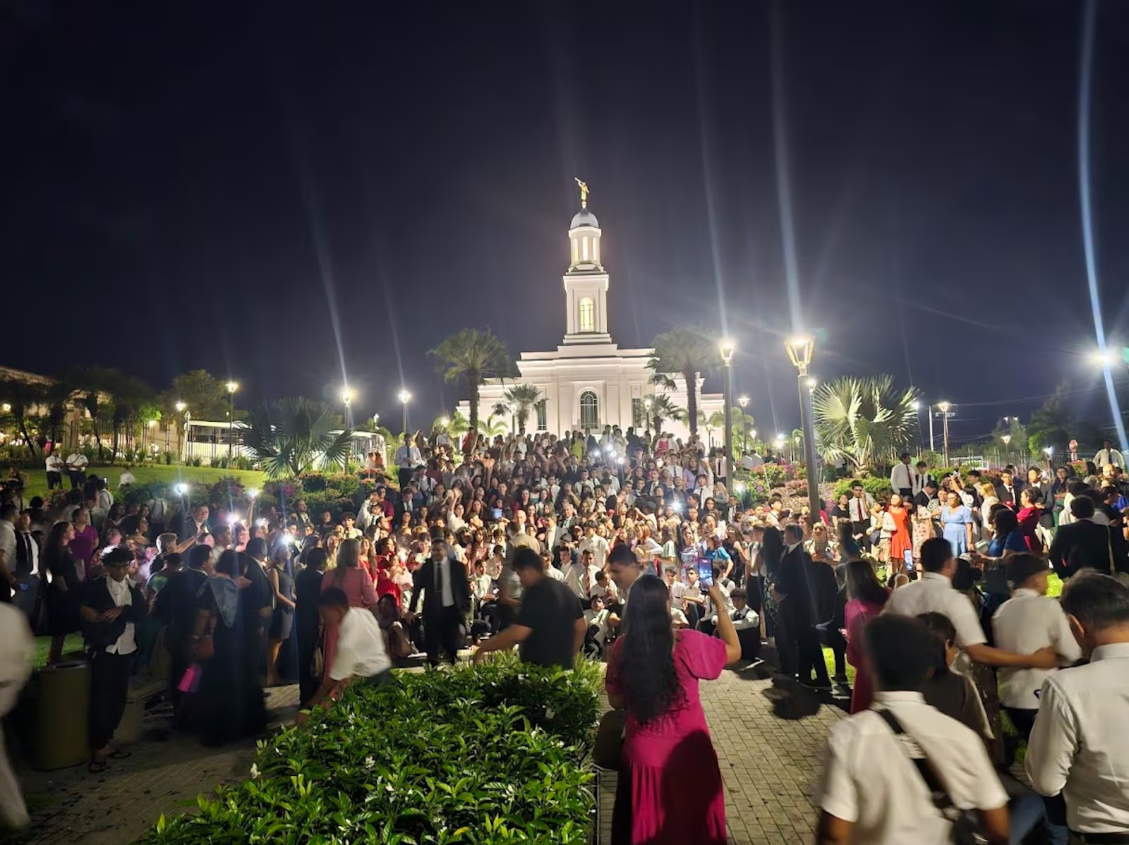 Más de 1,800 jóvenes llenan de fe y esperanza los terrenos del templo